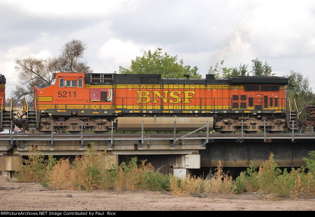 BNSF 5211